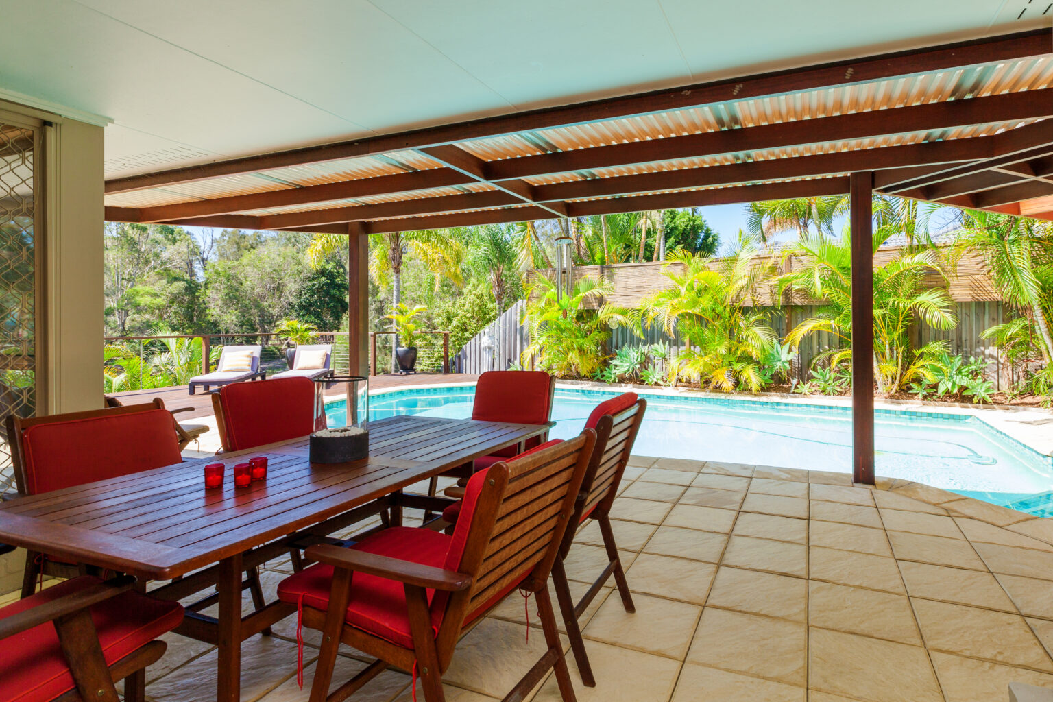 Creating a Seamless Fusion Pools and Outdoor Kitchens - Tiki Pools